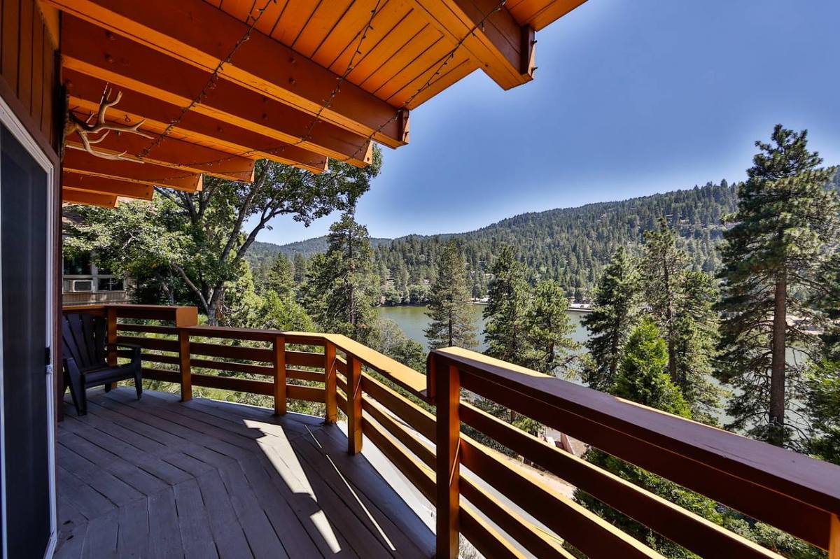 Location | THE LAKE HOUSE